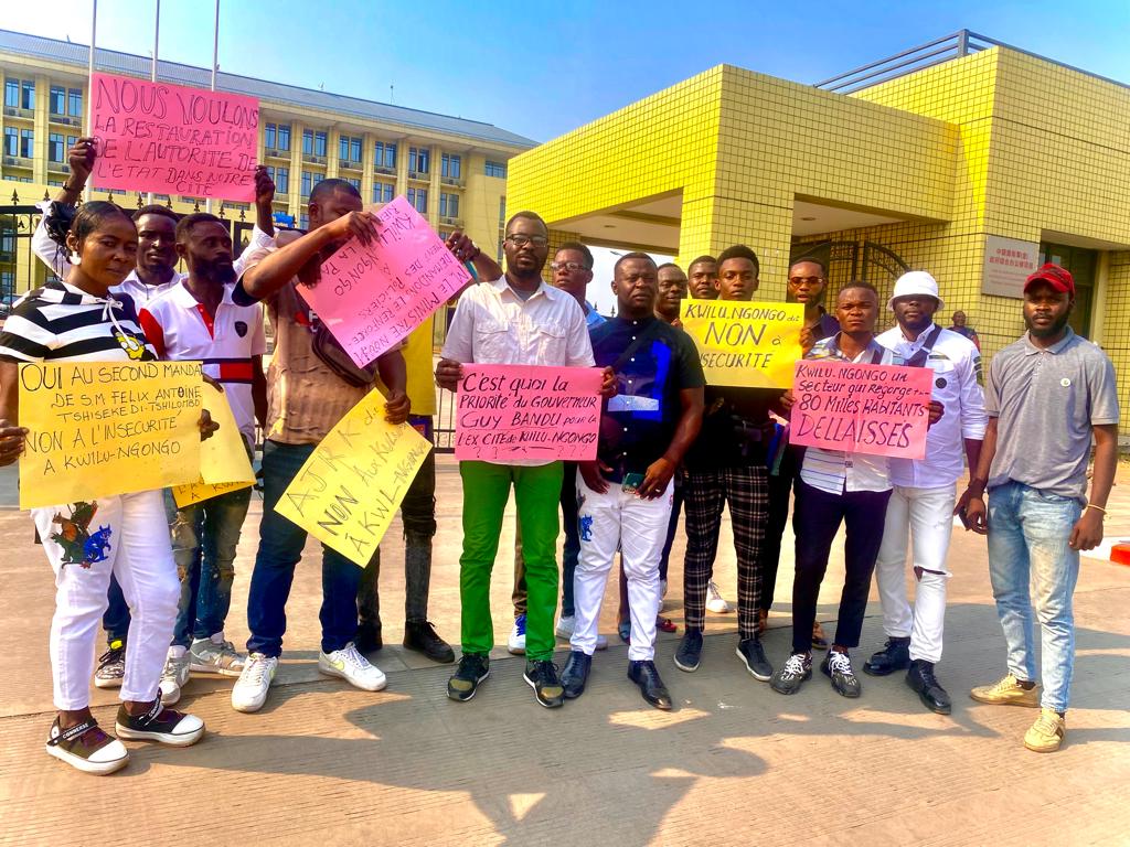 RDC: plusieurs jeunes en sit-in au ministère de l'intérieur pour exiger le rétablissement de la ...